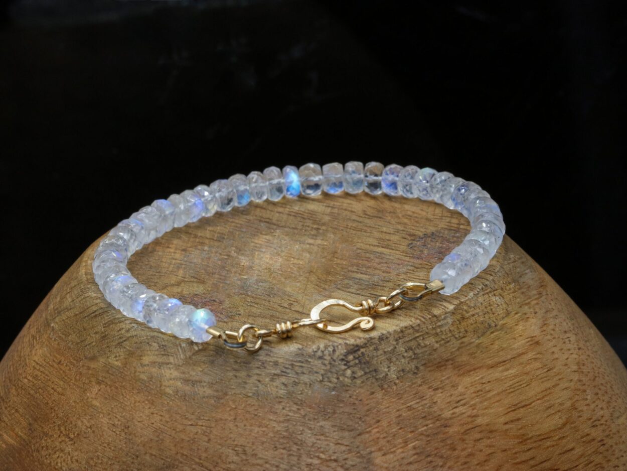 Rainbow Moonstone Blue Fire Bracelet - Valltasy